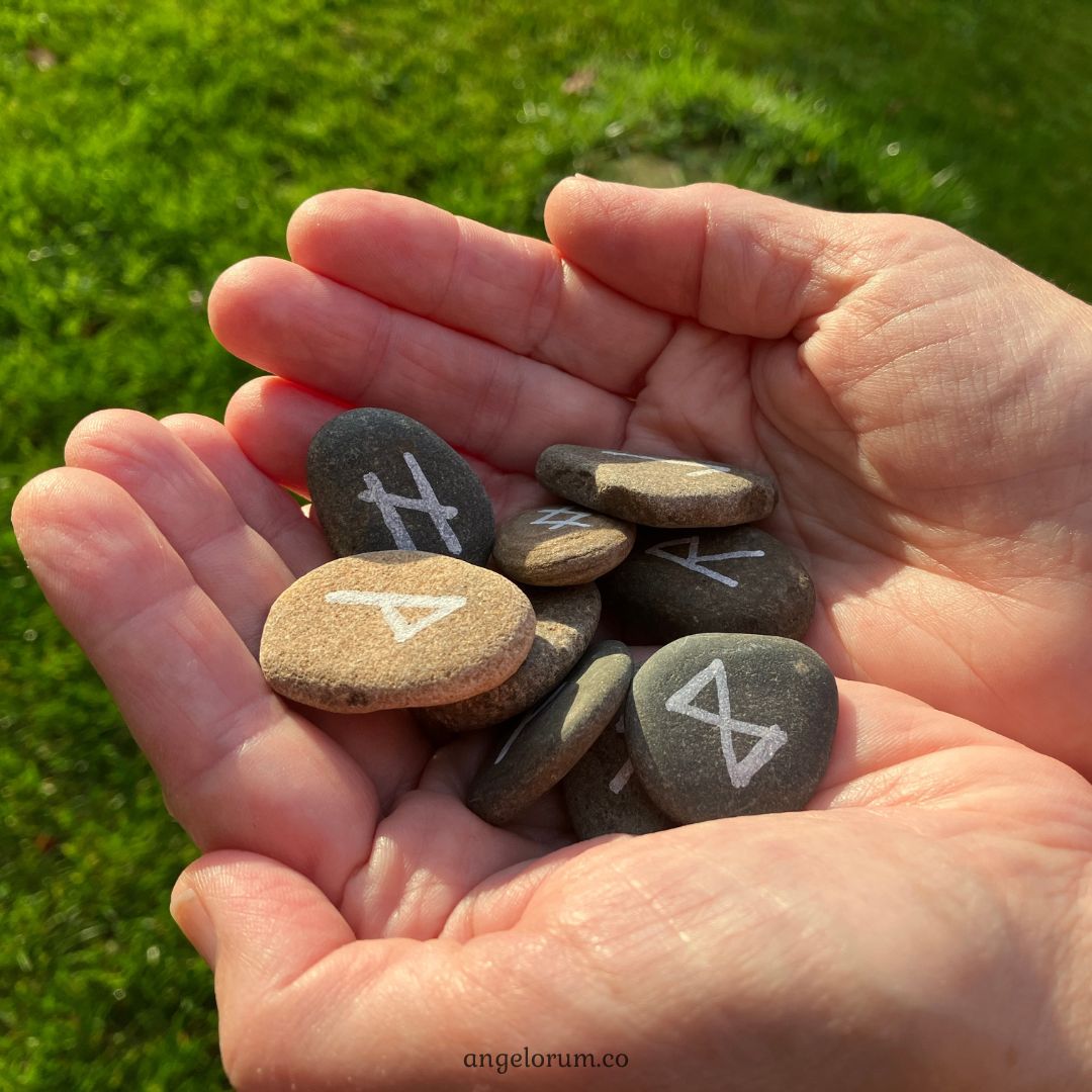 How to Read the Runes - A Practical Guide for Beginners ⋆ Angelorum Tarot